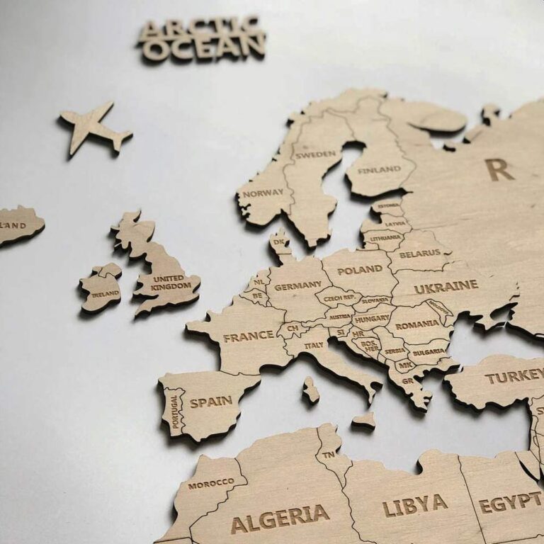 Wooden World Map Wall Decoration – Natural Wood – Dreamforwood