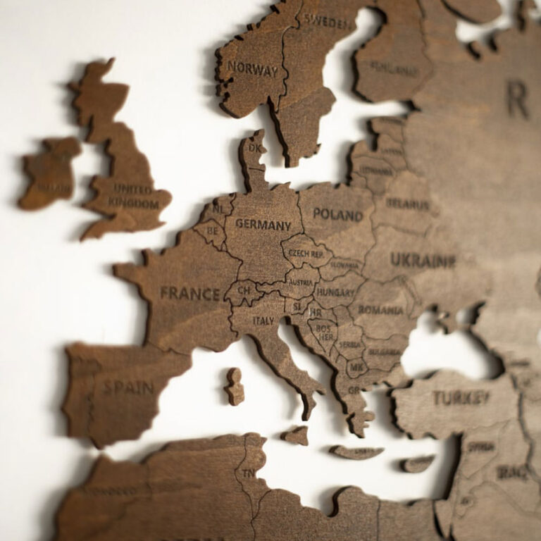 Wooden World Map Wall Decoration – Walnut – Dreamforwood